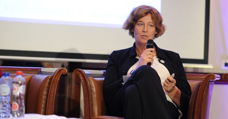 De Sutter: "Vaccin in VK en Israël heeft niet dezelfde standaard als in ...