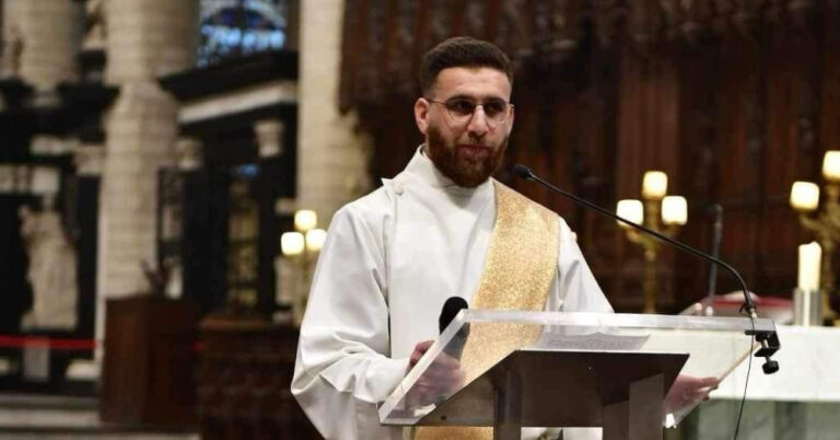 Gehuwd, kinderen en priester? Vanaf nu ook in de Vlaamse Rooms ...